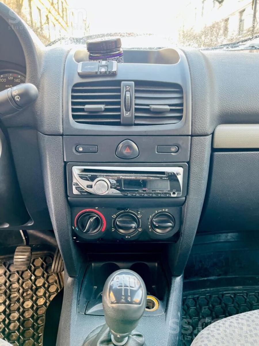 Sarkans Renault Clio 2006 Rīga, ar dzinēja tilpumu 1.20 L un nobraukumu 227 tūkst. km par 1500 €, foto 9 vietnē AUTOMOTO.COM.LV