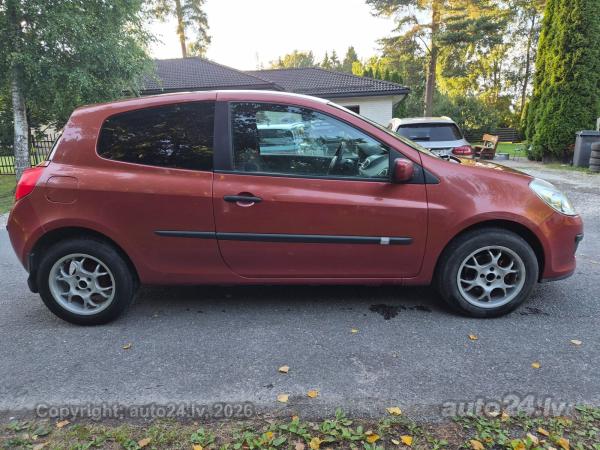 Red Renault Clio 2006 in Saku, with an engine capacity of 1.10 L and mileage of 275 thousand km for 690 €, photo 3 on AUTOMOTO.COM.LV