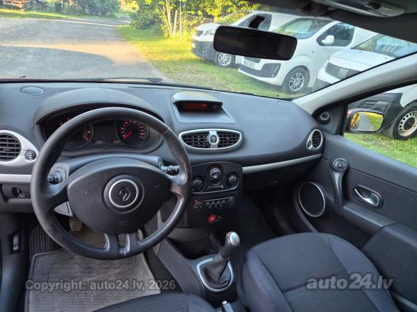 Red Renault Clio 2006 in Saku, with an engine capacity of 1.10 L and mileage of 275 thousand km for 690 €, photo 10 on AUTOMOTO.COM.LV