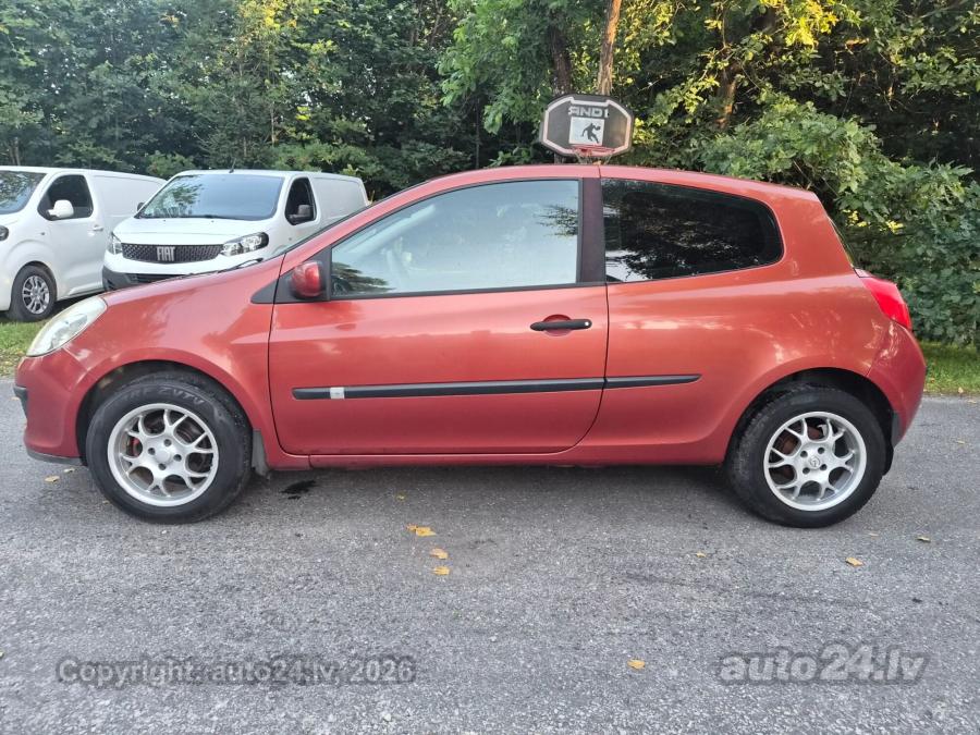 Sarkans Renault Clio 2006 Saku, ar dzinēja tilpumu 1.10 L un nobraukumu 275 tūkst. km par 690 €, foto 7 vietnē AUTOMOTO.COM.LV