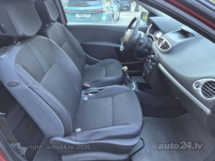 Sarkans Renault Clio 2006 Saku, ar dzinēja tilpumu 1.10 L un nobraukumu 275 tūkst. km par 690 €, foto 9 vietnē AUTOMOTO.COM.LV