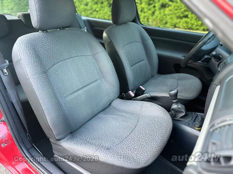 Sarkans Renault Clio 2006 Tallina, ar dzinēja tilpumu 1.10 L un nobraukumu 241 tūkst. km par 1390 €, foto 12 vietnē AUTOMOTO.COM.LV