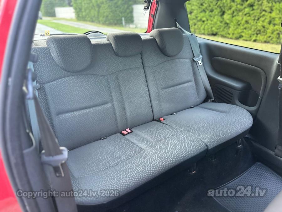 Sarkans Renault Clio 2006 Tallina, ar dzinēja tilpumu 1.10 L un nobraukumu 241 tūkst. km par 1390 €, foto 13 vietnē AUTOMOTO.COM.LV