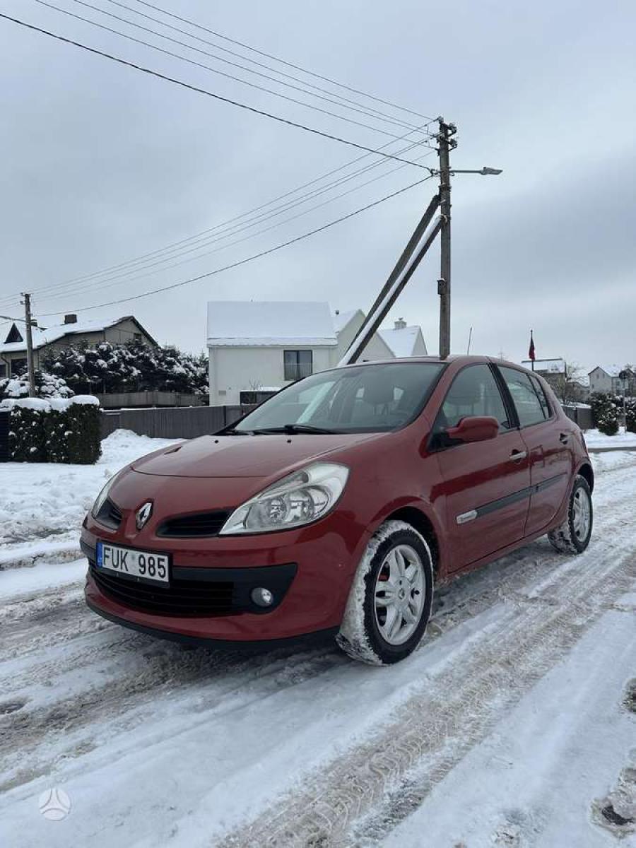 Red Renault Clio 2007 in Vilnius, with an engine capacity of 1.15 L and mileage of 254 thousand km for 1600 €, photo 3 on AUTOMOTO.COM.LV