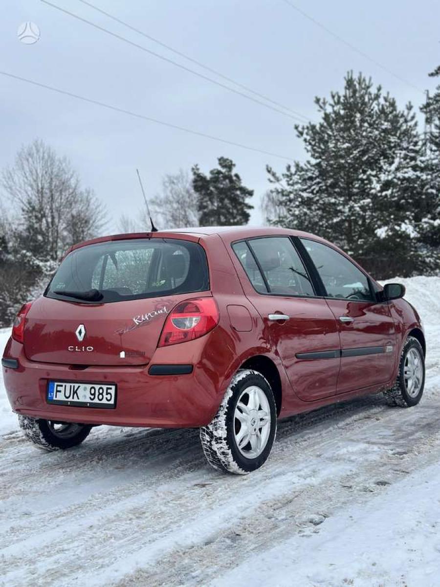 Red Renault Clio 2007 in Vilnius, with an engine capacity of 1.15 L and mileage of 254 thousand km for 1600 €, photo 4 on AUTOMOTO.COM.LV