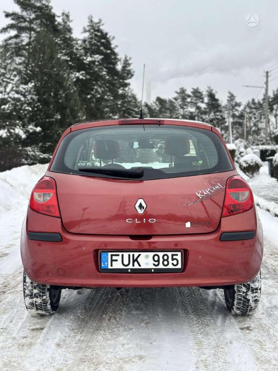 Red Renault Clio 2007 in Vilnius, with an engine capacity of 1.15 L and mileage of 254 thousand km for 1600 €, photo 5 on AUTOMOTO.COM.LV