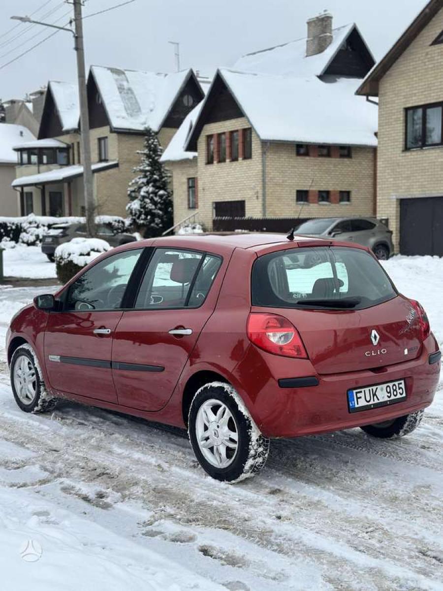 Red Renault Clio 2007 in Vilnius, with an engine capacity of 1.15 L and mileage of 254 thousand km for 1600 €, photo 6 on AUTOMOTO.COM.LV