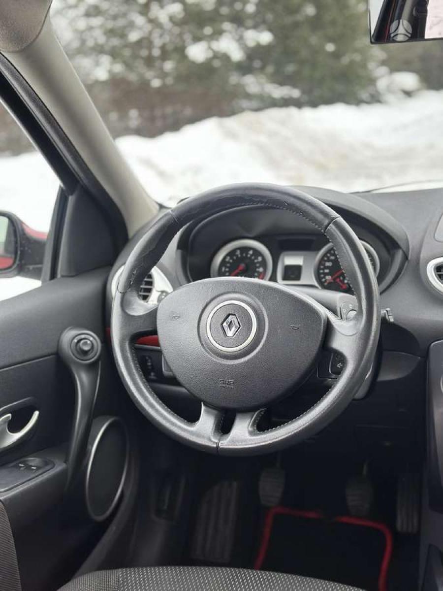 Red Renault Clio 2007 in Vilnius, with an engine capacity of 1.15 L and mileage of 254 thousand km for 1600 €, photo 8 on AUTOMOTO.COM.LV