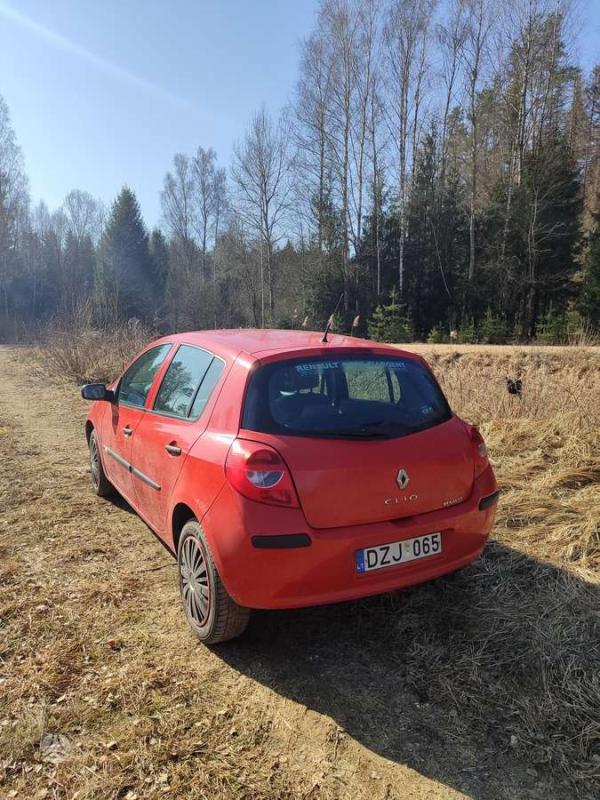 Sarkans Renault Clio 2007 Kauņa, ar dzinēja tilpumu 1.46 L un nobraukumu 115 tūkst. km par 1500 €, foto 8 vietnē AUTOMOTO.COM.LV