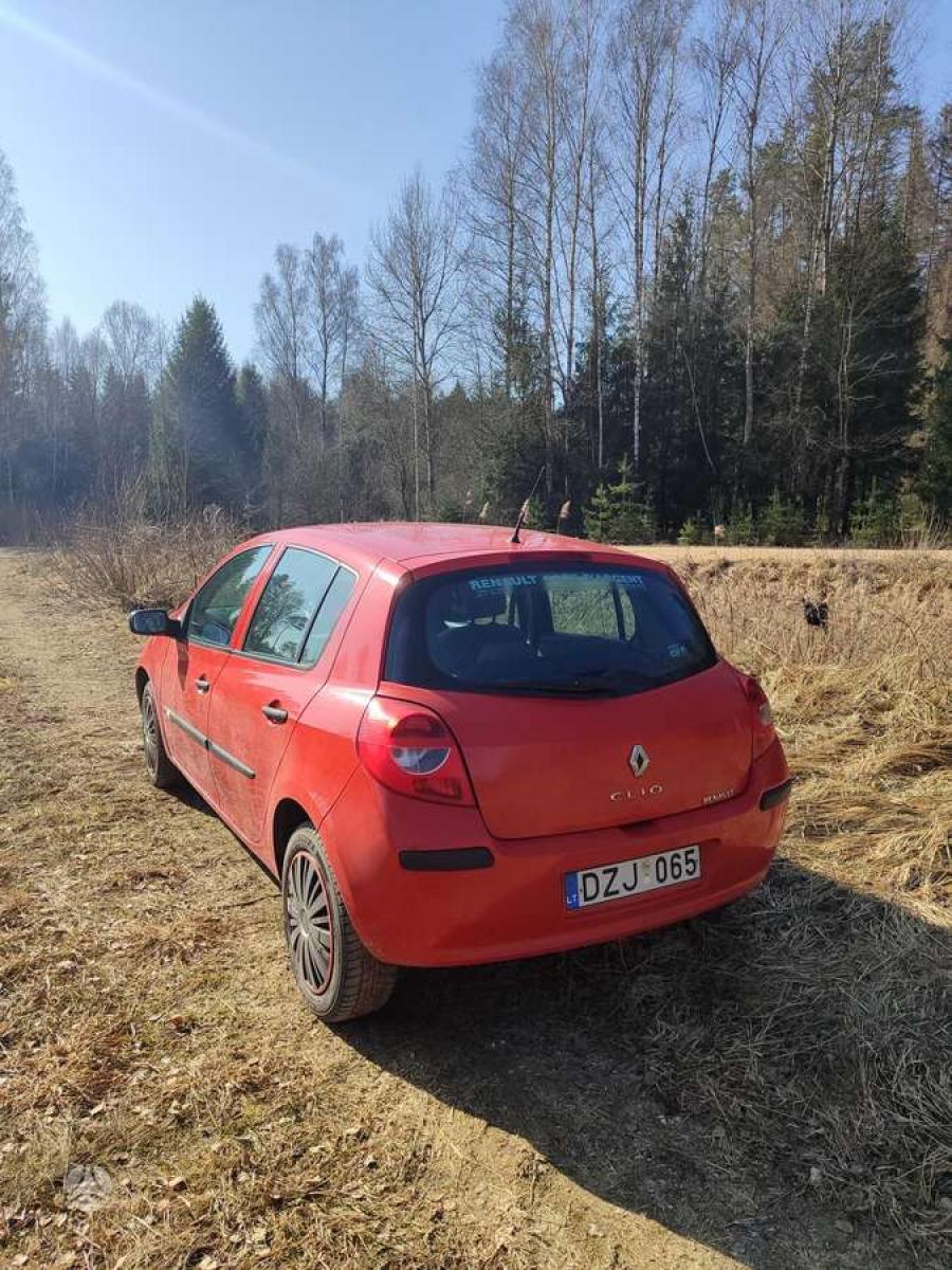 Red Renault Clio 2007 in Kaunas, with an engine capacity of 1.46 L and mileage of 115 thousand km for 1500 €, photo 9 on AUTOMOTO.COM.LV