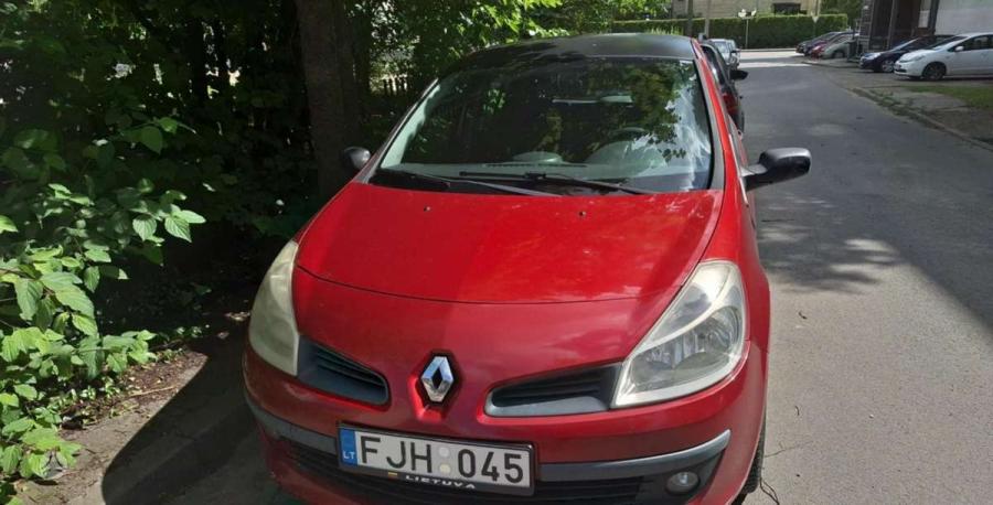 Red Renault Clio 2008 in Kaunas, with an engine capacity of 1.24 L and mileage of 260 thousand km for 1300 €, photo 2 on AUTOMOTO.COM.LV