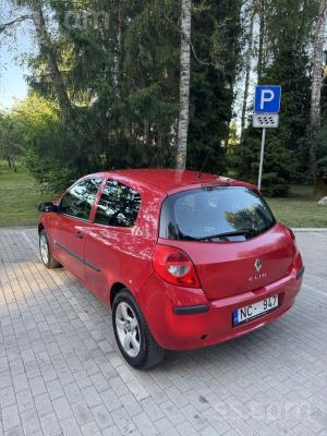 Red Renault Clio 2008 in Saldus, with an engine capacity of 1.20 L and mileage of 301 thousand km for 1990 €, photo 4 on AUTOMOTO.COM.LV