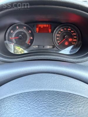Red Renault Clio 2008 in Saldus, with an engine capacity of 1.20 L and mileage of 301 thousand km for 1990 €, photo 8 on AUTOMOTO.COM.LV