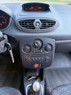 Red Renault Clio 2008 in Saldus, with an engine capacity of 1.20 L and mileage of 301 thousand km for 1990 €, photo 11 on AUTOMOTO.COM.LV
