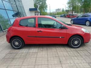 Red Renault Clio 2009 in Daugavpils, with an engine capacity of 1.50 L and mileage of 0 thousand km for 1550 €, photo 3 on AUTOMOTO.COM.LV
