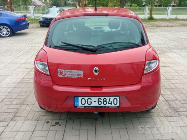 Red Renault Clio 2009 in Daugavpils, with an engine capacity of 1.50 L and mileage of 0 thousand km for 1550 €, photo 4 on AUTOMOTO.COM.LV