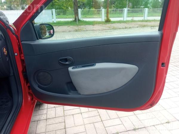 Red Renault Clio 2009 in Daugavpils, with an engine capacity of 1.50 L and mileage of 0 thousand km for 1550 €, photo 8 on AUTOMOTO.COM.LV