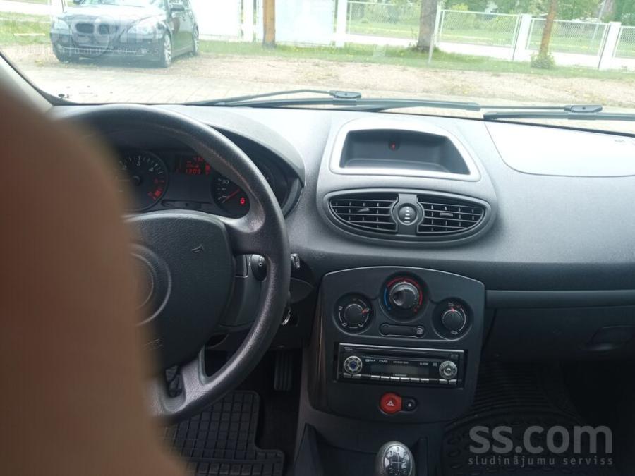 Red Renault Clio 2009 in Daugavpils, with an engine capacity of 1.50 L and mileage of 0 thousand km for 1550 €, photo 13 on AUTOMOTO.COM.LV