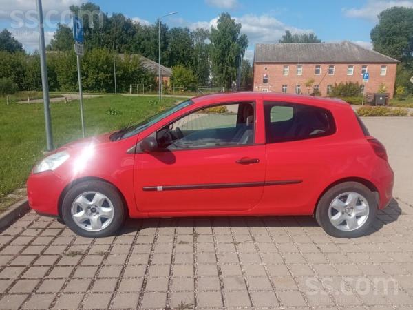 Красный Рено Клио 2009 в Даугавпилс, объемом двигателя 1.50 л и пробегом 0 тыс. км за 1850 €, фото 1 на AUTOMOTO.COM.LV
