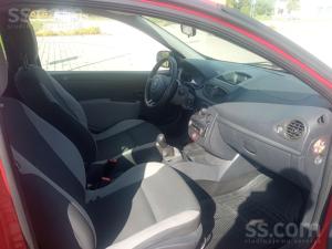 Red Renault Clio 2009 in Daugavpils, with an engine capacity of 1.50 L and mileage of 0 thousand km for 1850 €, photo 8 on AUTOMOTO.COM.LV