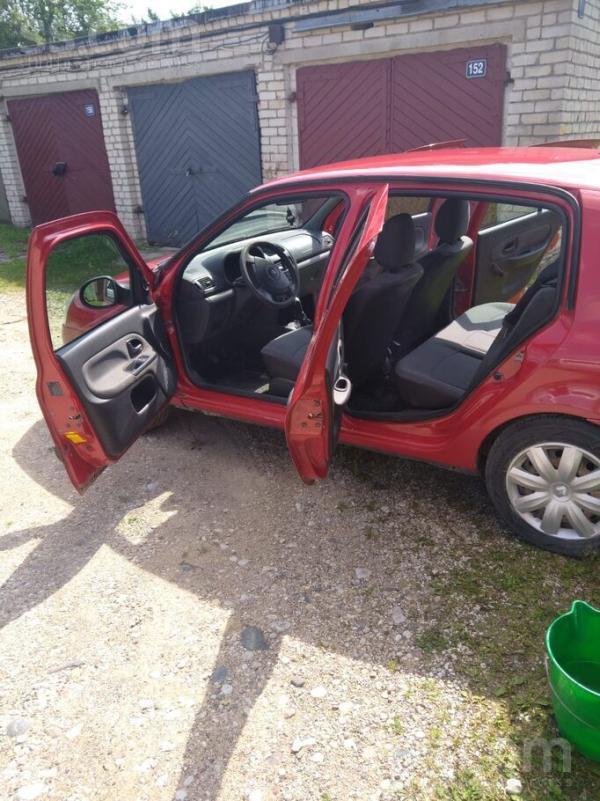 Red Renault Clio 2010 in Cesis, with an engine capacity of 1.50 L and mileage of 0 thousand km for 1200 €, photo 2 on AUTOMOTO.COM.LV