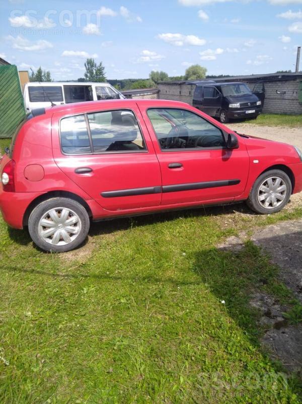Red Renault Clio 2010 in Cesis, with an engine capacity of 1.50 L and mileage of 0 thousand km for 1200 €, photo 4 on AUTOMOTO.COM.LV