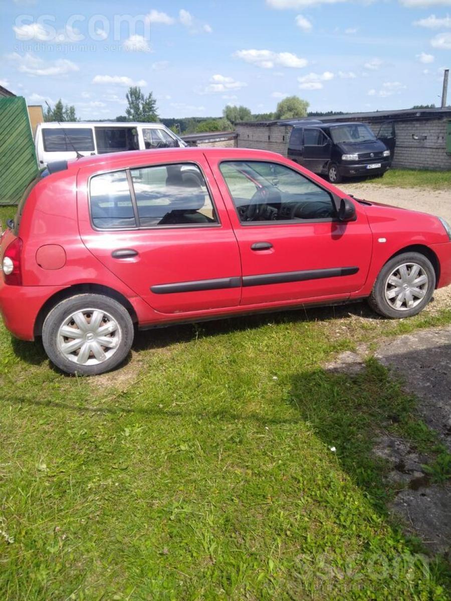 Red Renault Clio 2010 in Cesis, with an engine capacity of 1.50 L and mileage of 0 thousand km for 1200 €, photo 5 on AUTOMOTO.COM.LV