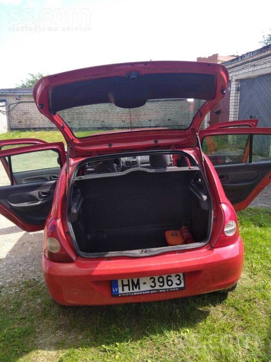 Red Renault Clio 2010 in Cesis, with an engine capacity of 1.50 L and mileage of 0 thousand km for 1200 €, photo 6 on AUTOMOTO.COM.LV