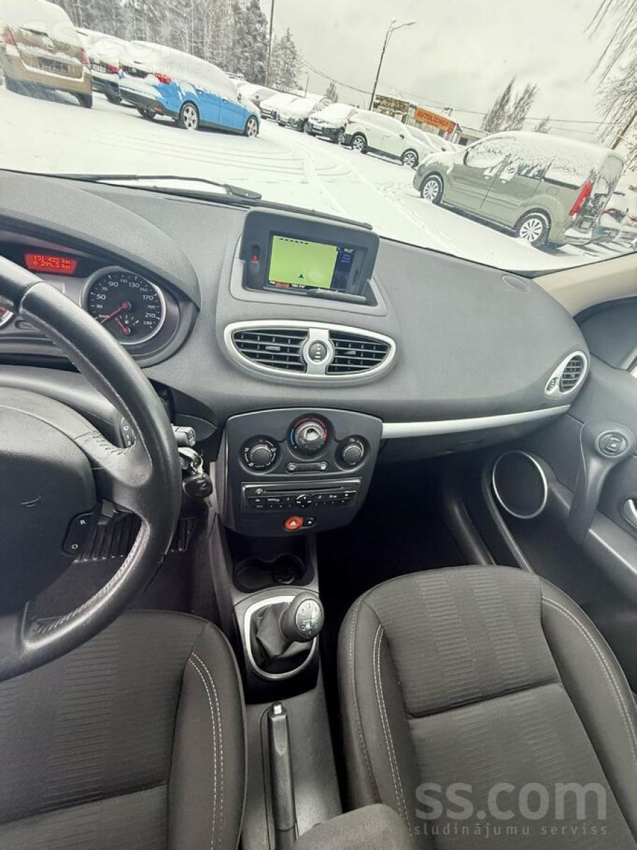 Sarkans Renault Clio 2011 Rīga, ar dzinēja tilpumu 1.20 L un nobraukumu 0 tūkst. km par 3250 €, foto 12 vietnē AUTOMOTO.COM.LV