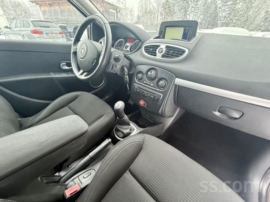 Sarkans Renault Clio 2011 Rīga, ar dzinēja tilpumu 1.20 L un nobraukumu 0 tūkst. km par 3250 €, foto 13 vietnē AUTOMOTO.COM.LV