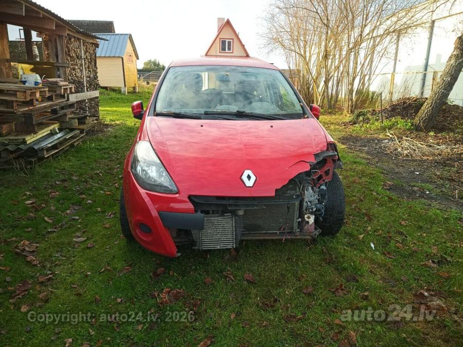 Sarkans Renault Clio 2012 Tallina, ar dzinēja tilpumu 1.50 L un nobraukumu 0 tūkst. km par 700 €, foto 1 vietnē AUTOMOTO.COM.LV