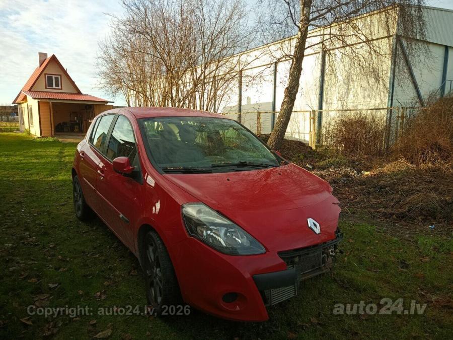 Sarkans Renault Clio 2012 Tallina, ar dzinēja tilpumu 1.50 L un nobraukumu 0 tūkst. km par 700 €, foto 4 vietnē AUTOMOTO.COM.LV