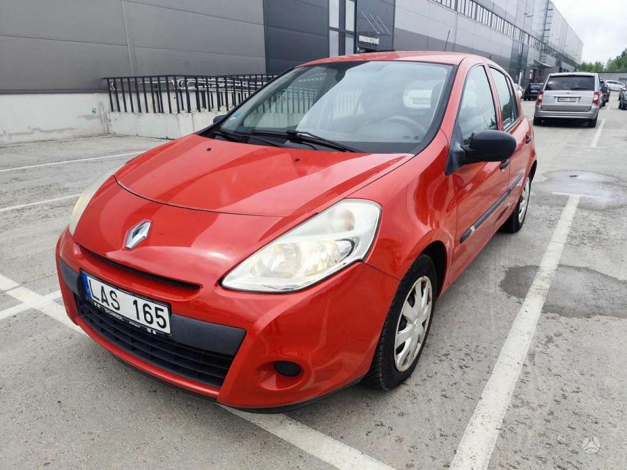 Red Renault Clio 2012 in Vilnius, with an engine capacity of 1.15 L and mileage of 129 thousand km for 1999 €, photo 1 on AUTOMOTO.COM.LV