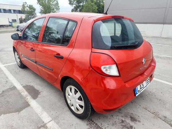 Sarkans Renault Clio 2012 Viļņa, ar dzinēja tilpumu 1.15 L un nobraukumu 129 tūkst. km par 1999 €, foto 5 vietnē AUTOMOTO.COM.LV