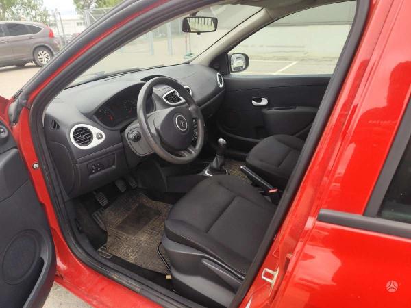 Sarkans Renault Clio 2012 Viļņa, ar dzinēja tilpumu 1.15 L un nobraukumu 129 tūkst. km par 1999 €, foto 6 vietnē AUTOMOTO.COM.LV