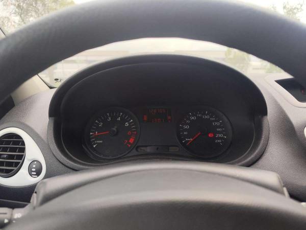 Sarkans Renault Clio 2012 Viļņa, ar dzinēja tilpumu 1.15 L un nobraukumu 129 tūkst. km par 1999 €, foto 8 vietnē AUTOMOTO.COM.LV