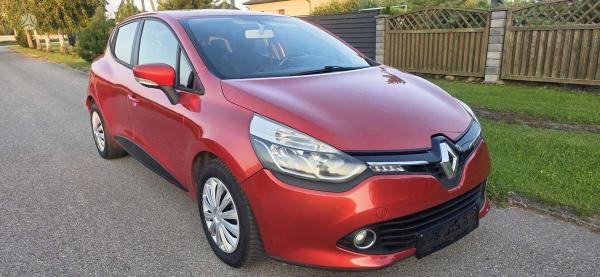 Red Renault Clio 2013 in Marijampole, with an engine capacity of 0.00 L and mileage of 257 thousand km for 2700 €, photo 4 on AUTOMOTO.COM.LV
