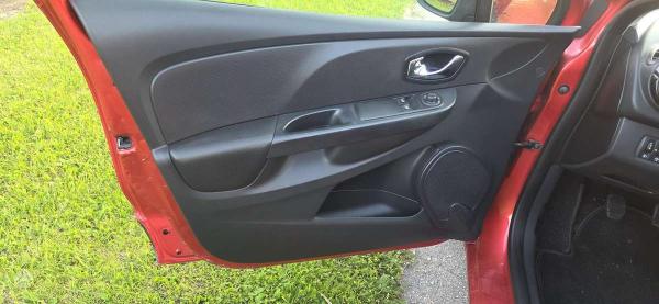 Red Renault Clio 2013 in Marijampole, with an engine capacity of 0.00 L and mileage of 257 thousand km for 2700 €, photo 9 on AUTOMOTO.COM.LV