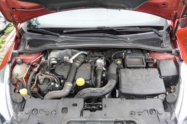 Sarkans Renault Clio 2013 Viļņa, ar dzinēja tilpumu 1.46 L un nobraukumu 185 tūkst. km par 3800 €, foto 10 vietnē AUTOMOTO.COM.LV