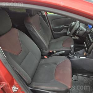 Sarkans Renault Clio 2015 Rīga, ar dzinēja tilpumu 1.50 L un nobraukumu 262 tūkst. km par 3150 €, foto 11 vietnē AUTOMOTO.COM.LV