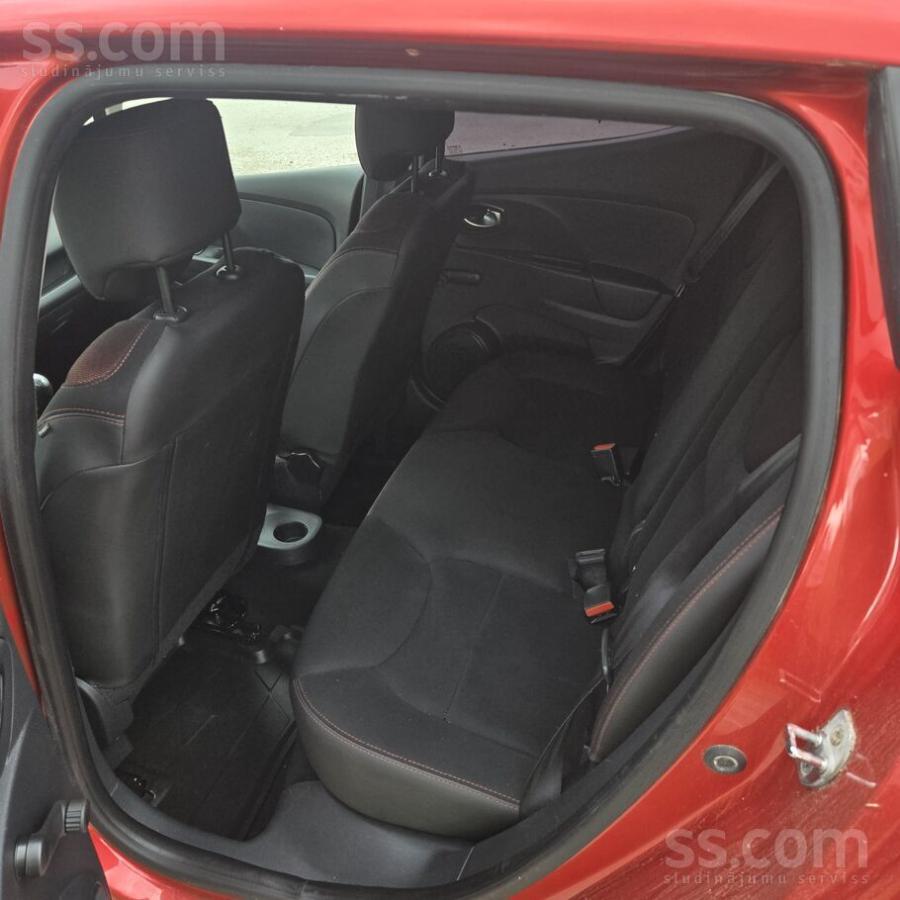 Sarkans Renault Clio 2015 Rīga, ar dzinēja tilpumu 1.50 L un nobraukumu 262 tūkst. km par 3150 €, foto 13 vietnē AUTOMOTO.COM.LV