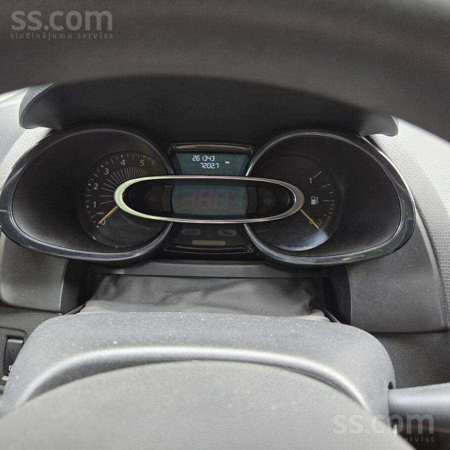 Sarkans Renault Clio 2015 Rīga, ar dzinēja tilpumu 1.50 L un nobraukumu 262 tūkst. km par 3150 €, foto 14 vietnē AUTOMOTO.COM.LV