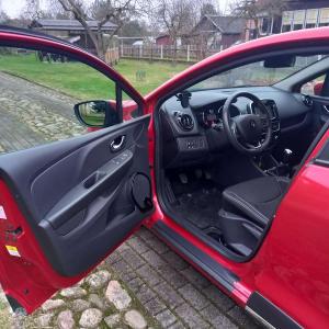 Red Renault Clio 2016 in Vilnius, with an engine capacity of 0.90 L and mileage of 84 thousand km for 4200 €, photo 7 on AUTOMOTO.COM.LV