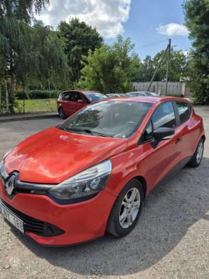 Sarkans Renault Clio 2016 Kauņa, ar dzinēja tilpumu 1.46 L un nobraukumu 213 tūkst. km par 2800 €, foto  vietnē AUTOMOTO.COM.LV