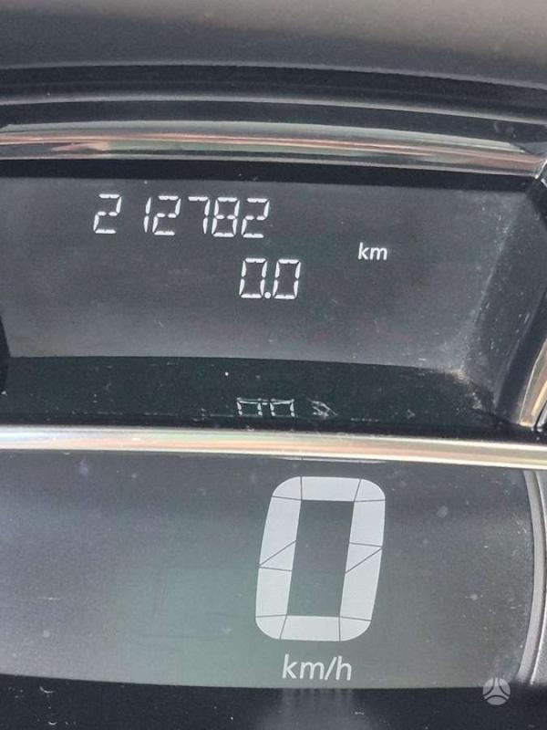 Sarkans Renault Clio 2016 Kauņa, ar dzinēja tilpumu 1.46 L un nobraukumu 213 tūkst. km par 2800 €, foto 5 vietnē AUTOMOTO.COM.LV