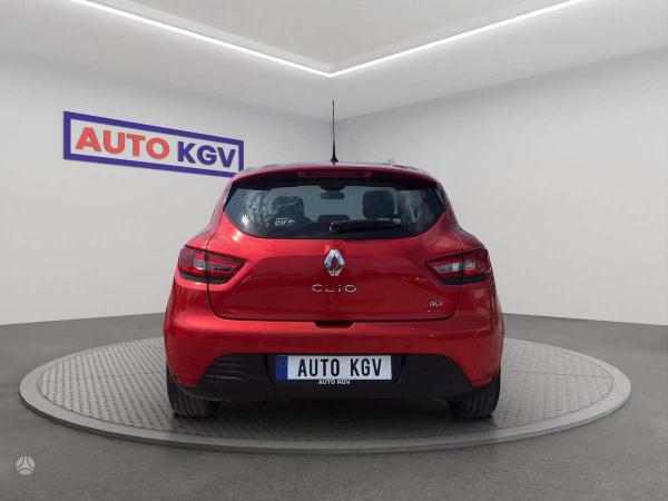 Red Renault Clio 2016 in Kaunas, with an engine capacity of 1.50 L and mileage of 197 thousand km for 5299 €, photo 4 on AUTOMOTO.COM.LV