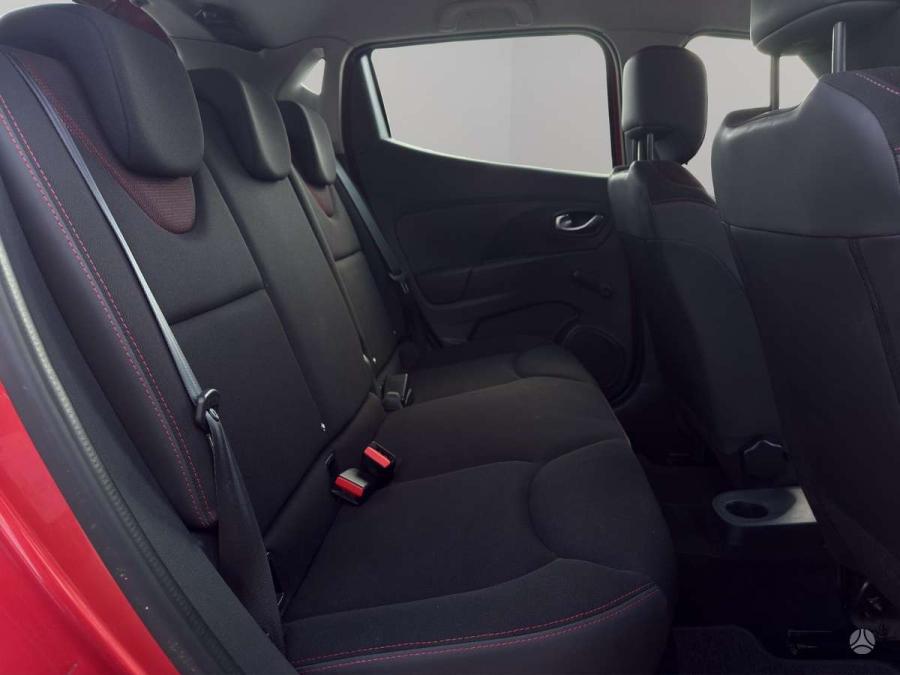 Red Renault Clio 2016 in Kaunas, with an engine capacity of 1.50 L and mileage of 197 thousand km for 5299 €, photo 10 on AUTOMOTO.COM.LV