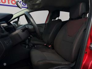 Red Renault Clio 2016 in Kaunas, with an engine capacity of 1.50 L and mileage of 197 thousand km for 5299 €, photo 15 on AUTOMOTO.COM.LV