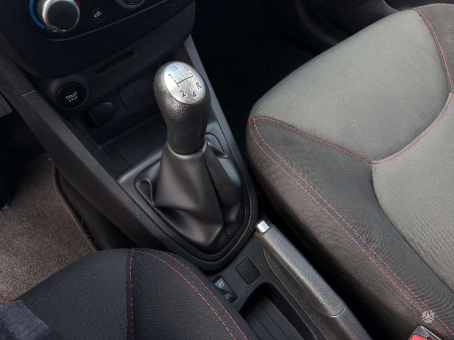 Red Renault Clio 2016 in Kaunas, with an engine capacity of 1.50 L and mileage of 197 thousand km for 5299 €, photo 16 on AUTOMOTO.COM.LV