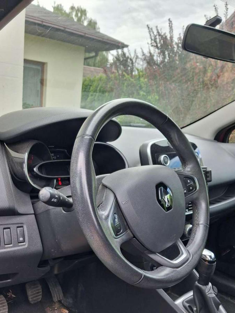 Red Renault Clio 2016 in Alytus, with an engine capacity of 0.90 L and mileage of 56 thousand km for 4450 €, photo 6 on AUTOMOTO.COM.LV